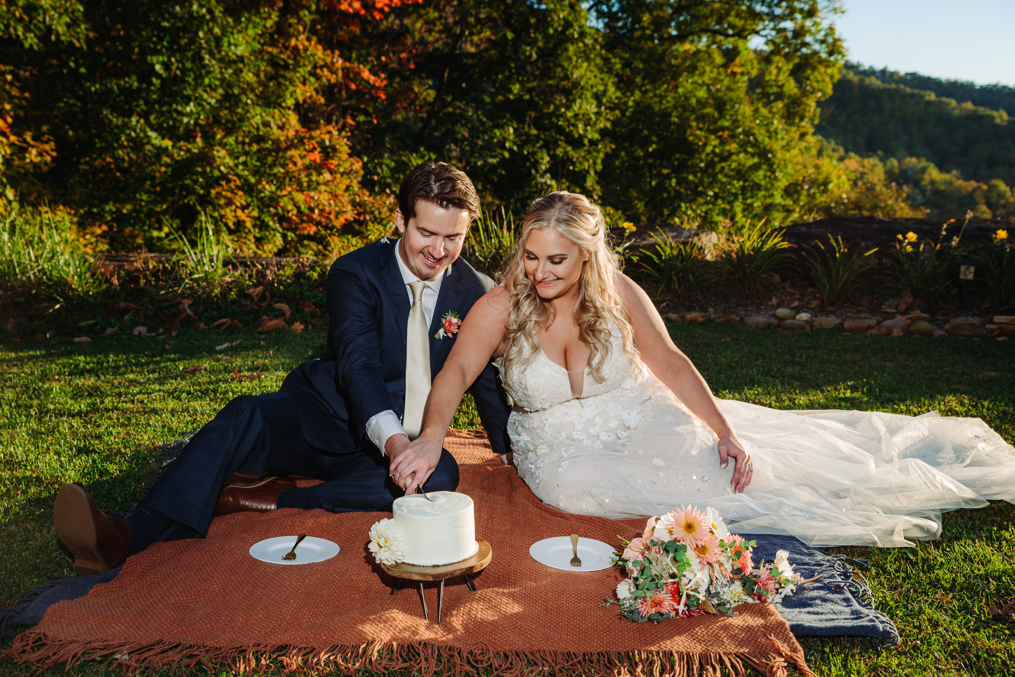 Elopement Cake Guide: From Hiking to Icing ~ Elope Outdoors