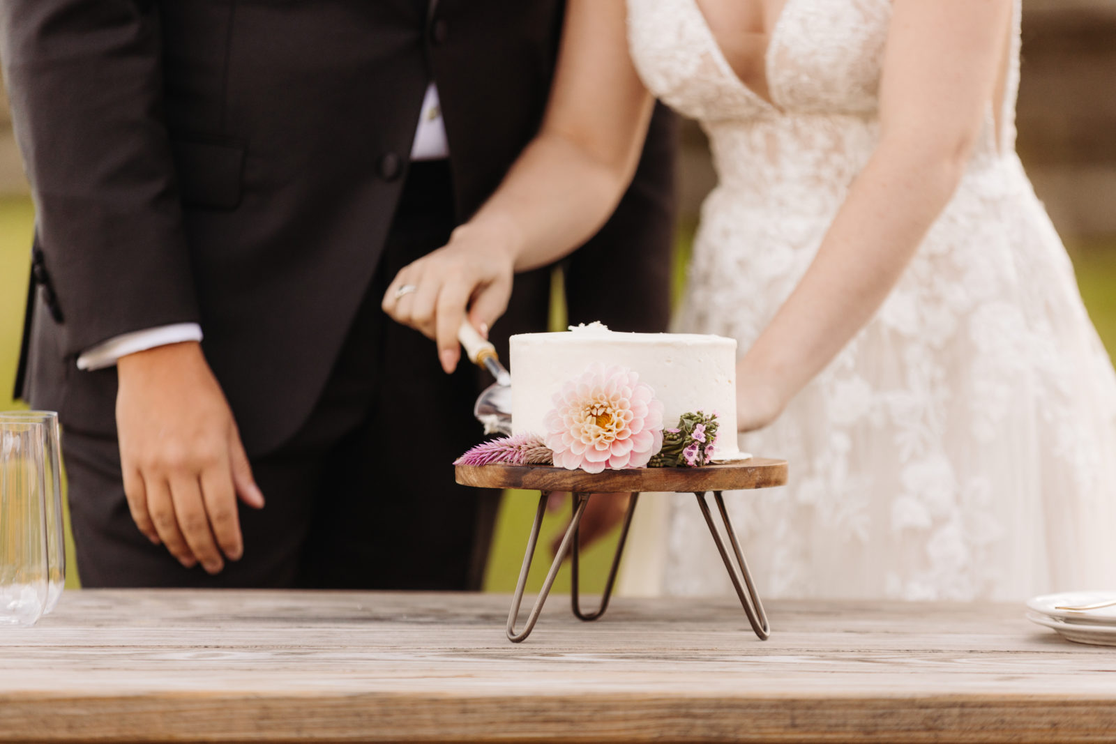 Elopement Cake Guide: From Hiking to Icing ~ Elope Outdoors