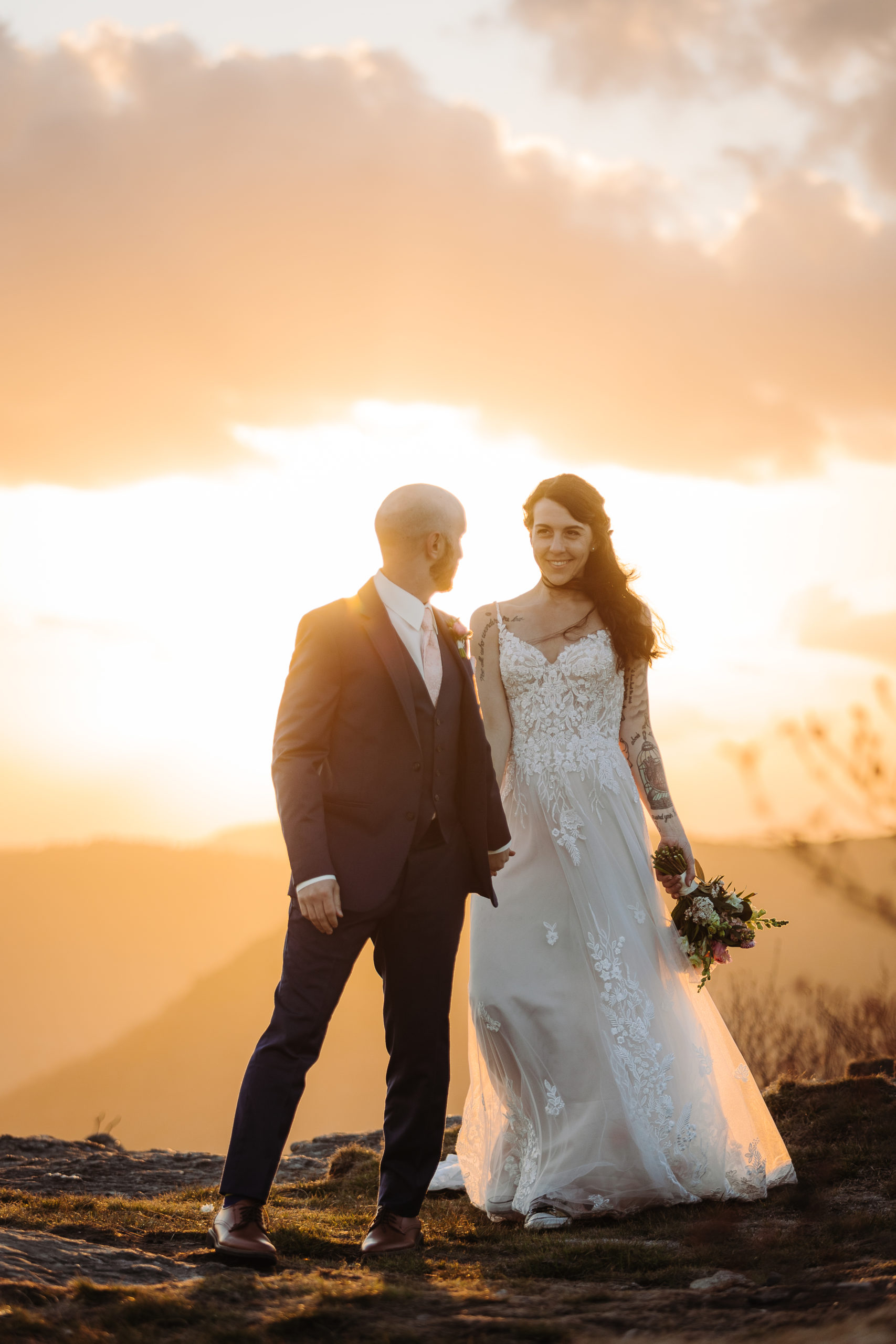 Amazing couples photo sunset asheville elopement ~ Elope Outdoors