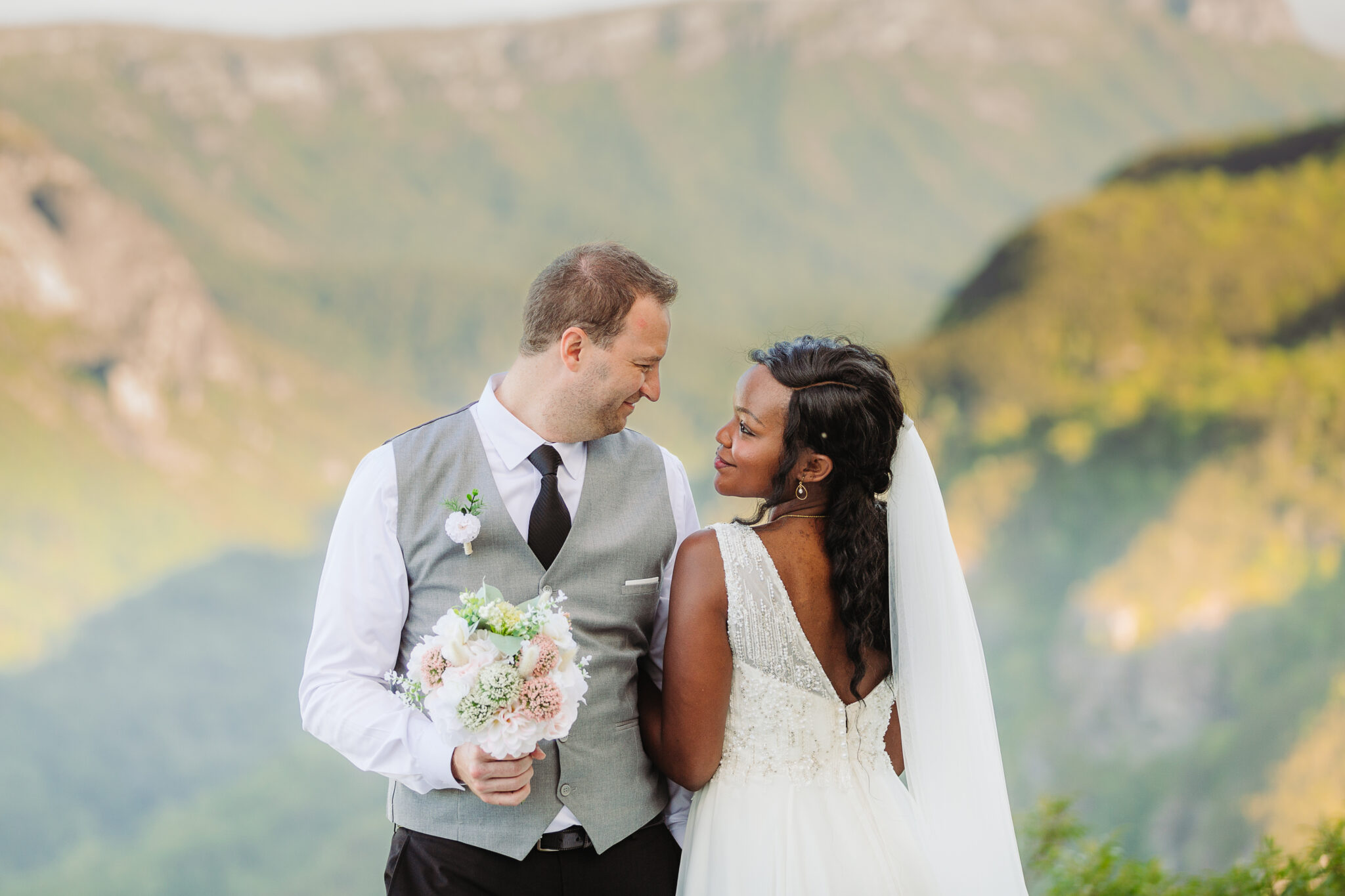 Elopement vs. Traditional Weddings: Which is Right for You? ~ Elope ...