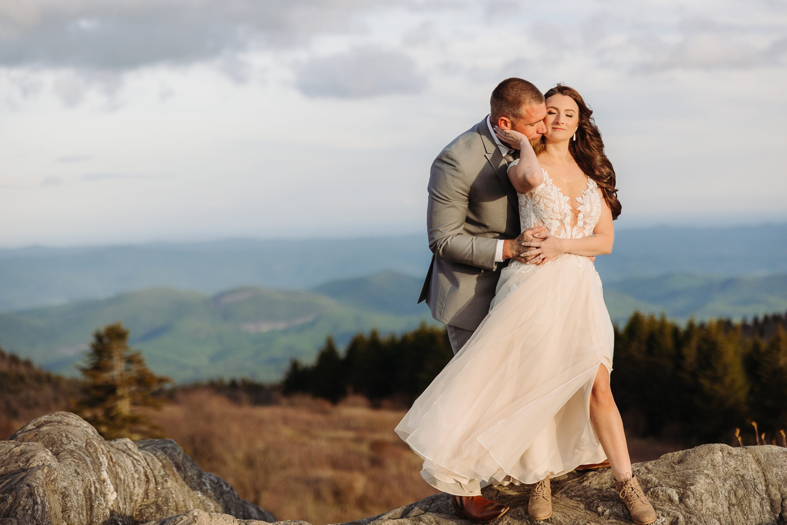 xAsheville Elopement Photography_photos windy mountain ~ Elope Outdoors