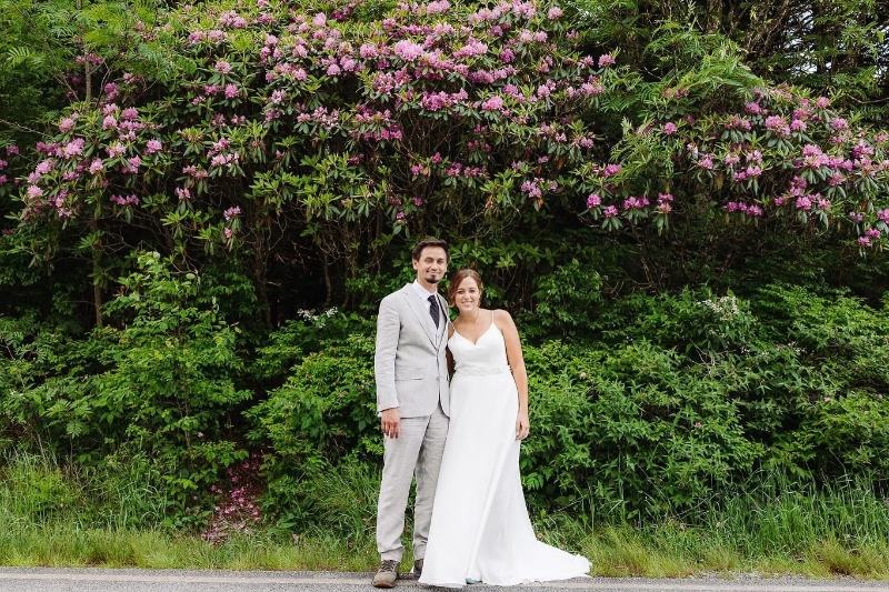 Seasonal Flower Guide: What’s Blooming When You Elope in Asheville